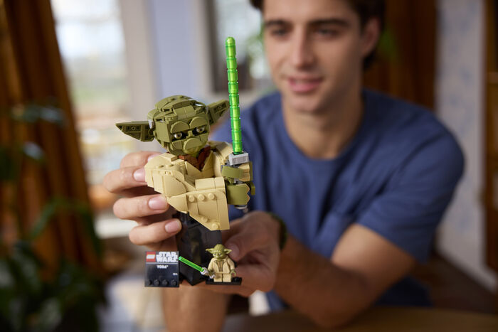 LEGO Star Wars Yoda bust 75438 | ELKO
