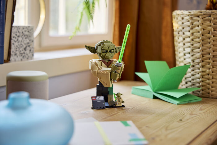LEGO Star Wars Yoda bust 75438 | ELKO